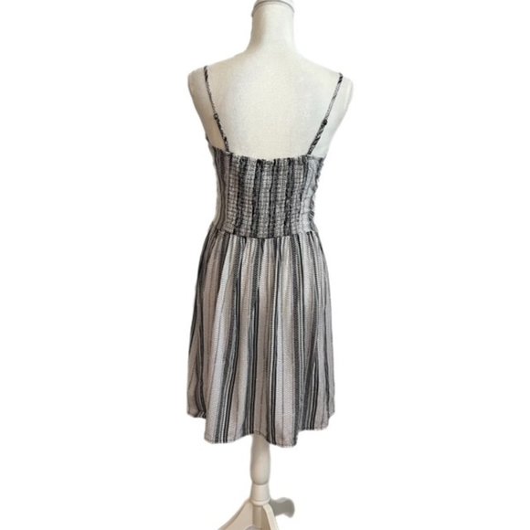 Divided | Dresses | H M Divided Black And White Lightweight Dress ...